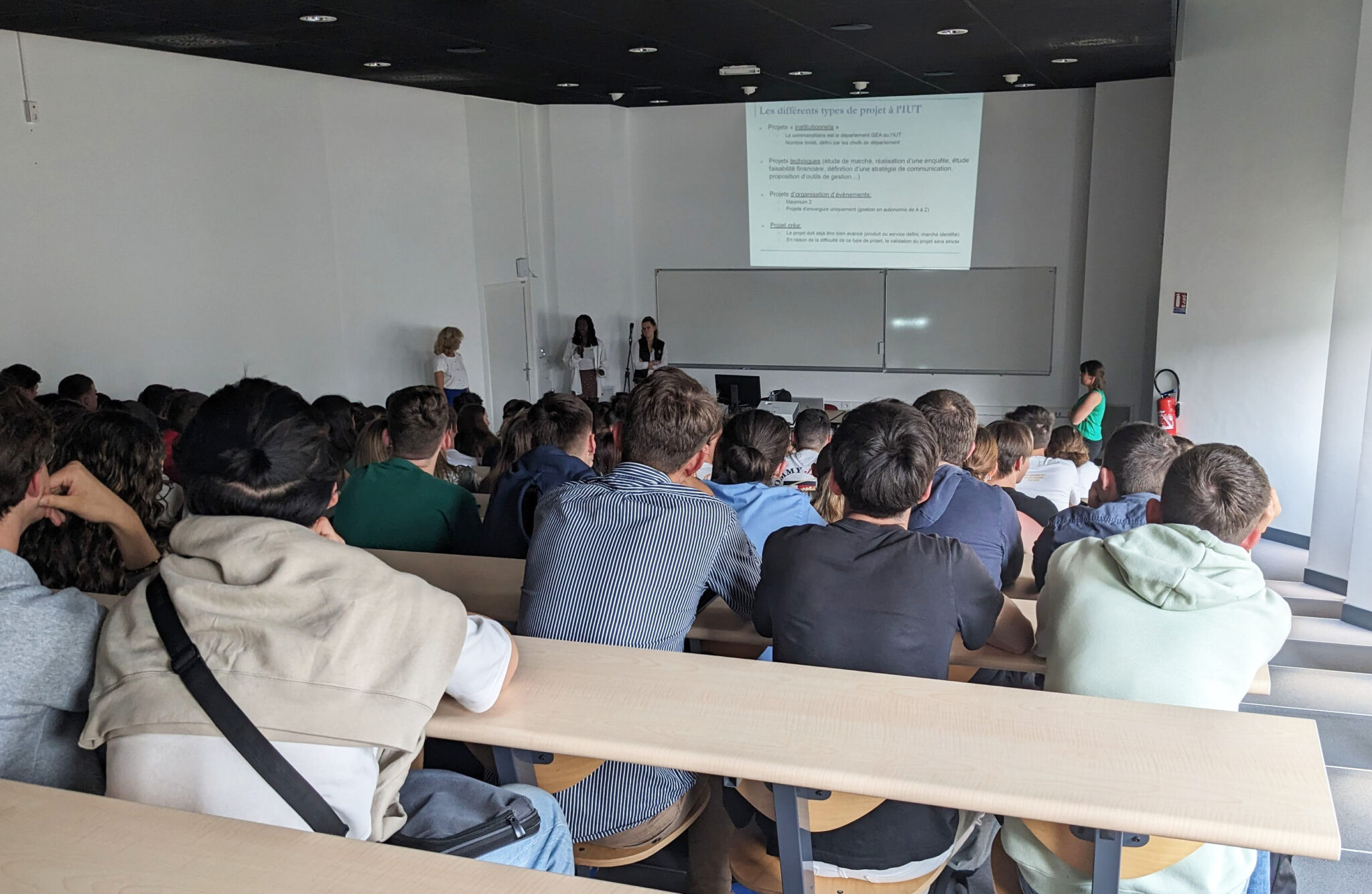 Plongée dans l’action : présentation des projets tutorés aux futurs ...